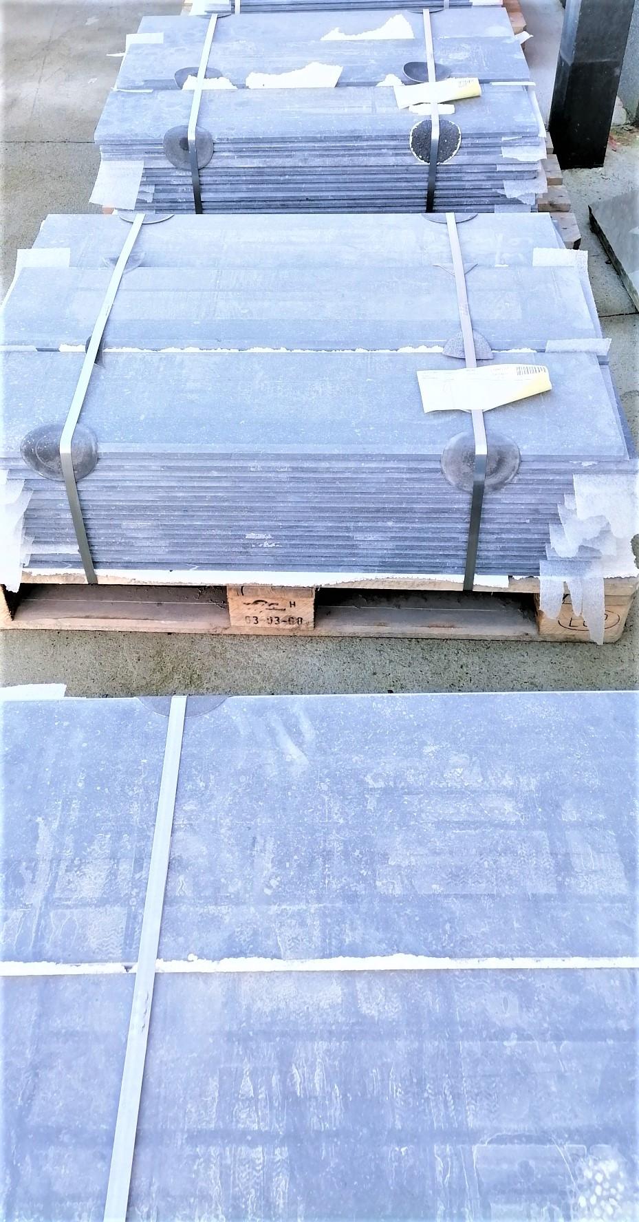 Sous-bassement-Plinthe 100x30x2cm en pierre bleue belge/ pièce
